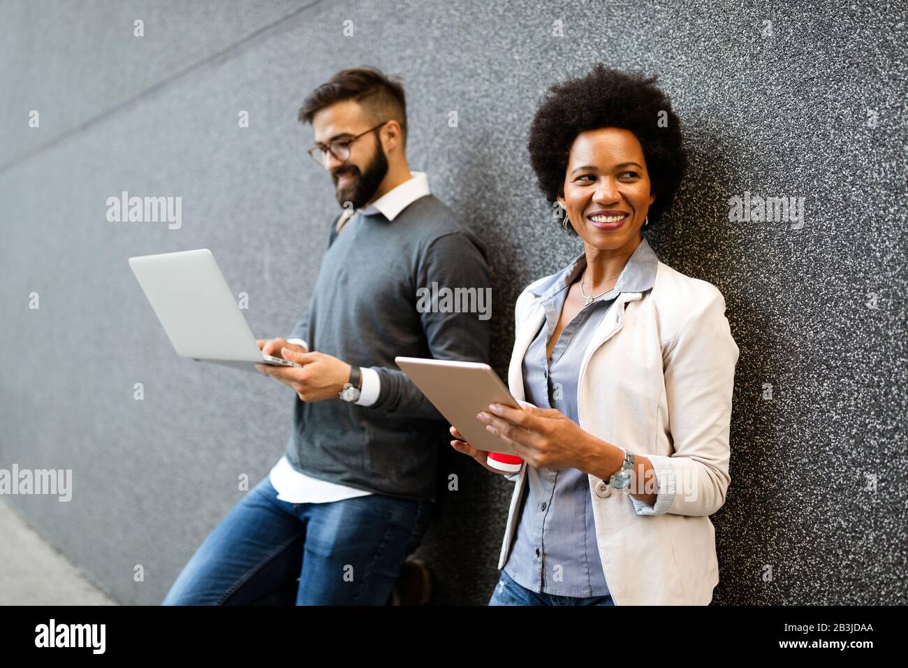 People using technology hi-res stock photography and images - Alamy