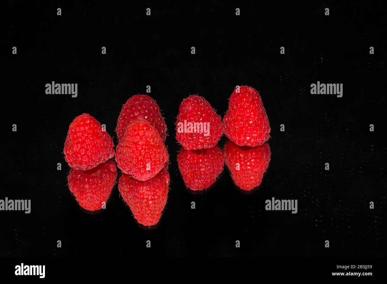 Five strawberries hi-res stock photography and images - Alamy