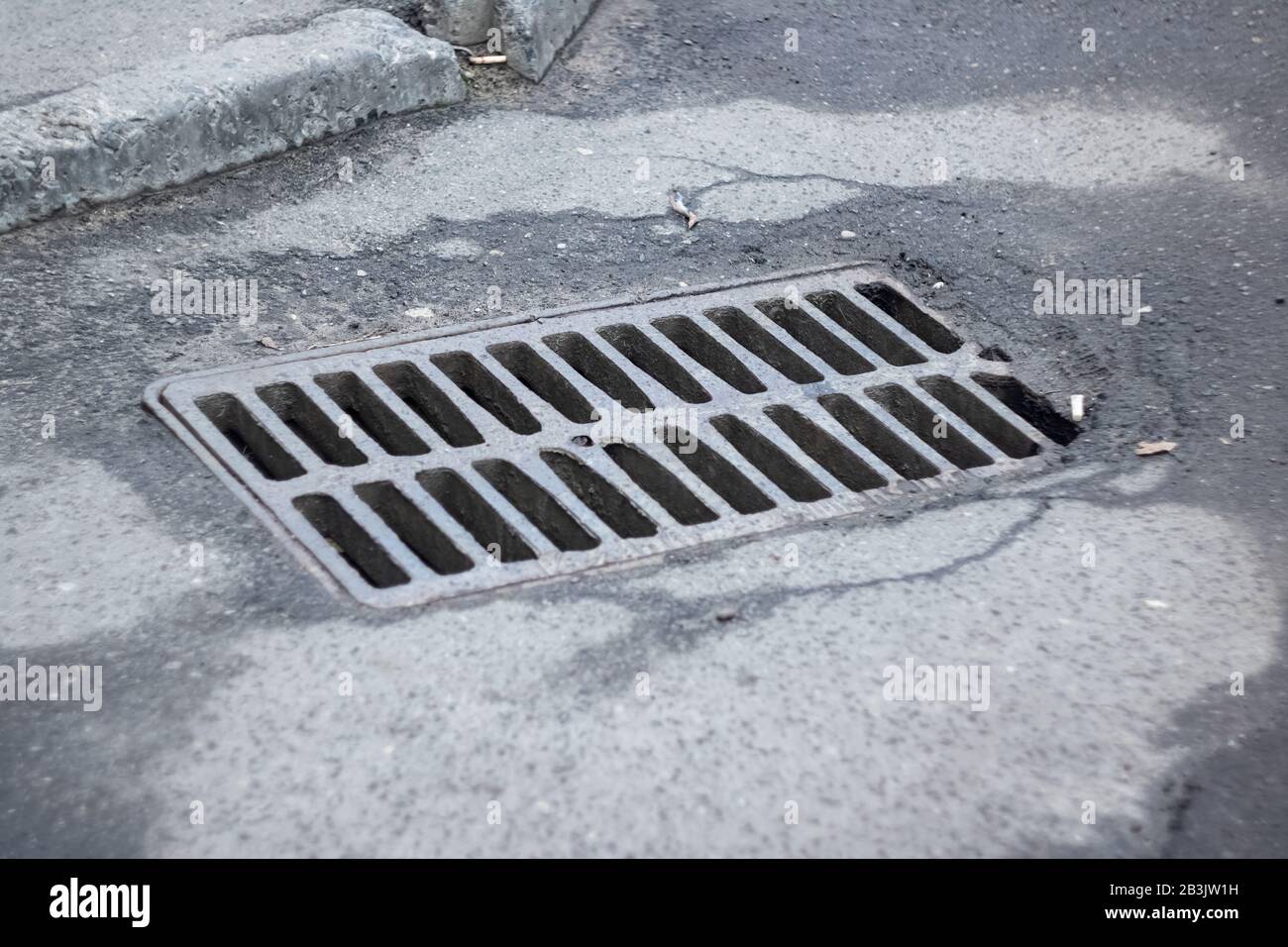 Metal sewer grate drainage on hi-res stock photography and images - Alamy