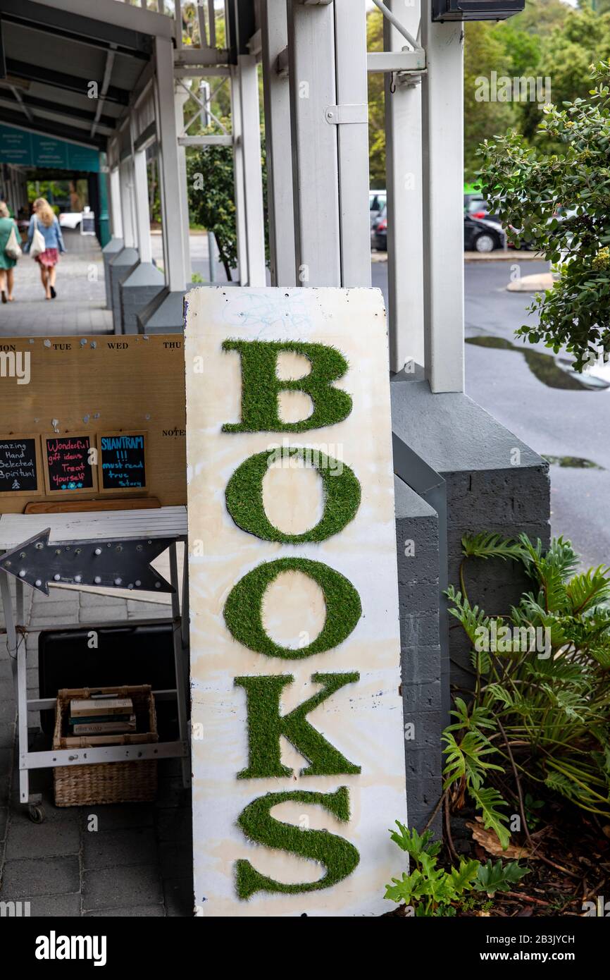 Second hand book store hi-res stock photography and images - Alamy