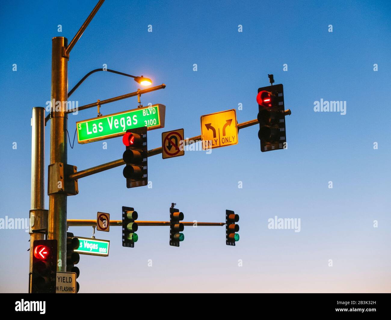 Traffic light signs hi-res stock photography and images - Alamy