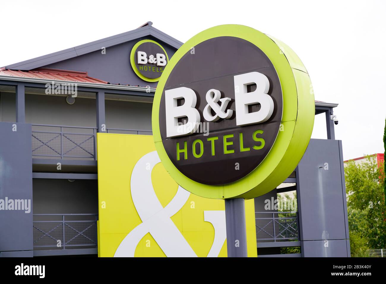 Bordeaux , Aquitaine / France - 09 24 2019 : facade large neon-lit B ...