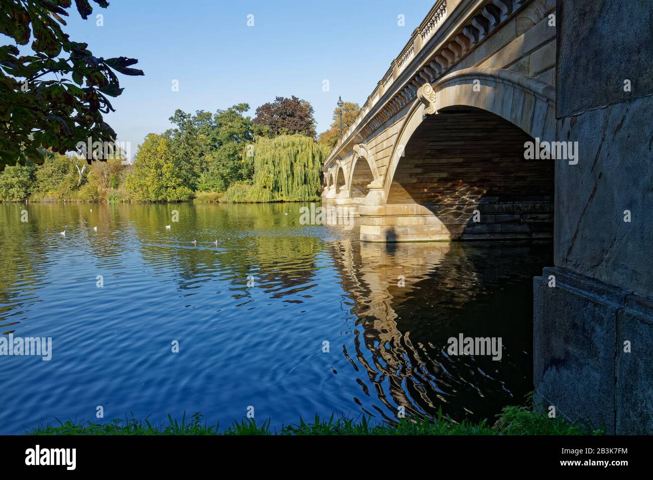The Five arched Serpentine bridge crossing the Serpentine Lake in Hyde ...