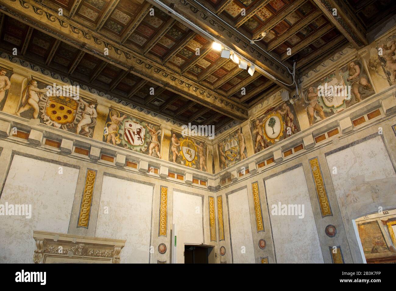 Medieval castle interiors hi-res stock photography and images - Alamy
