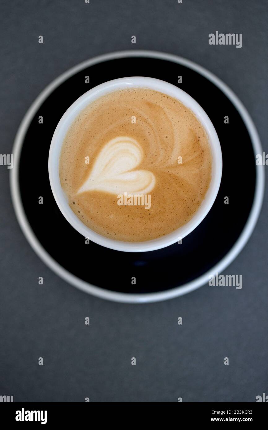 Cups coffee in heart hi-res stock photography and images - Alamy
