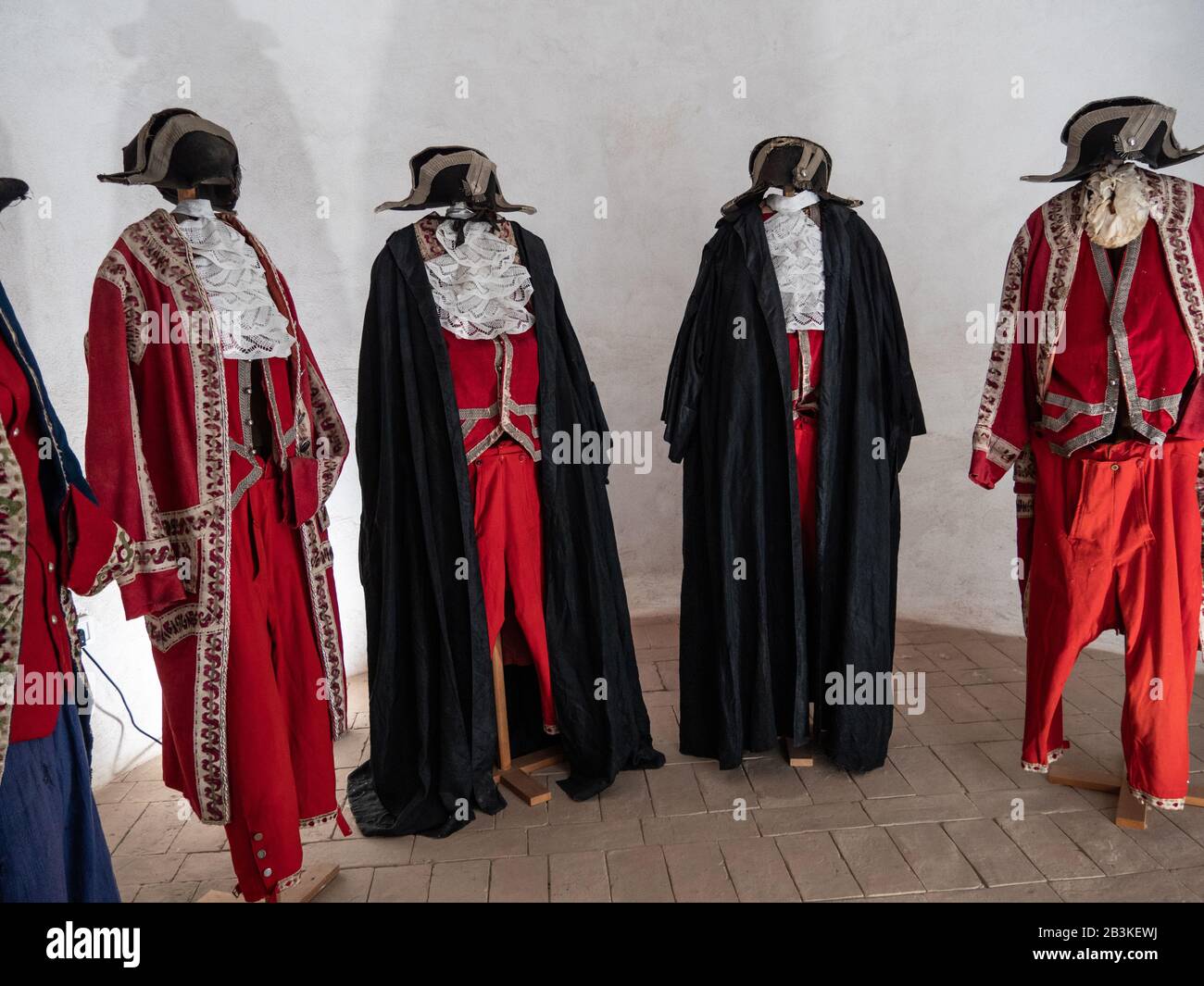 Medieval costume mannequin hi-res stock photography and images - Alamy