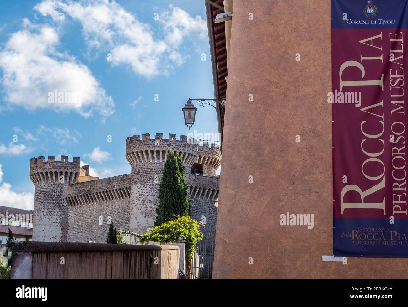 Rocca pia castle tivoli italy hi-res stock photography and images - Alamy