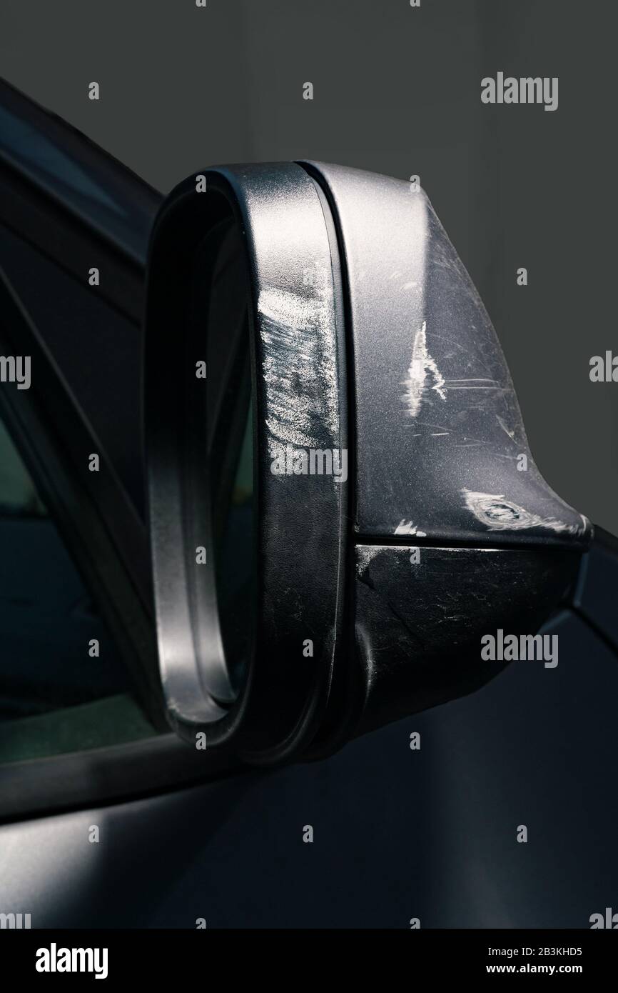 Broken car side view mirror hi-res stock photography and images - Alamy