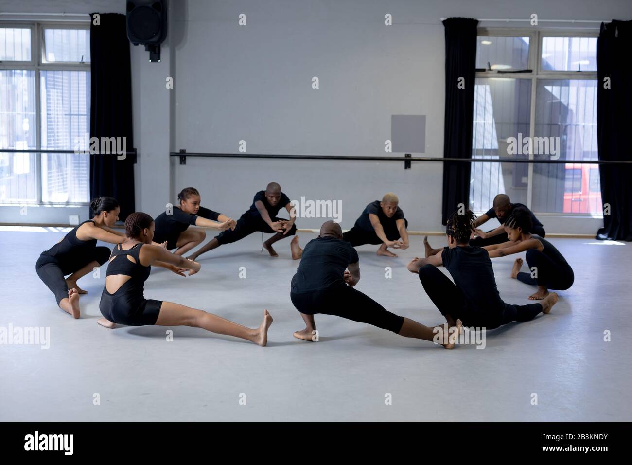 Dancers in circle hi-res stock photography and images - Alamy