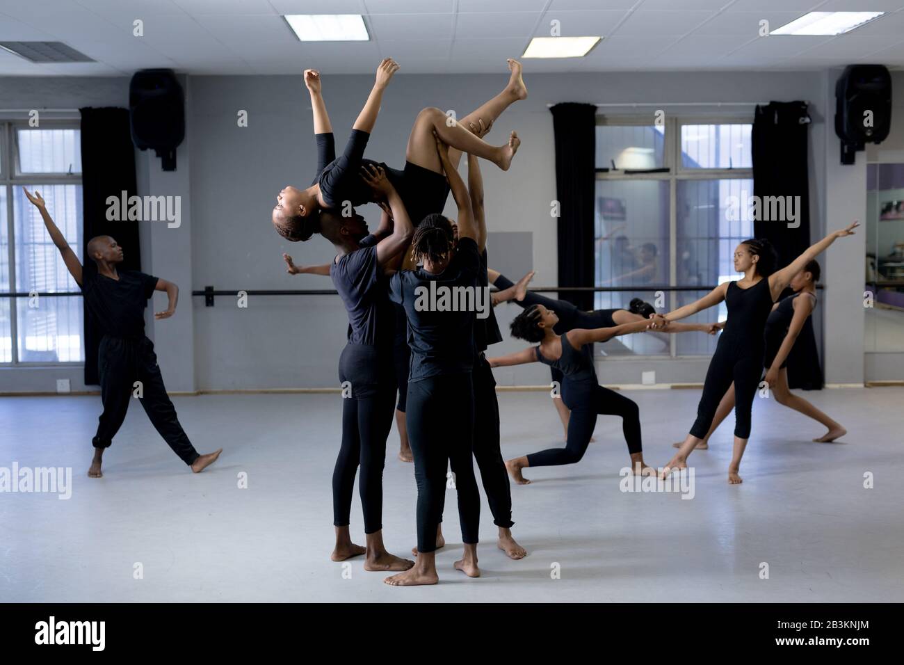 Dance routine group hi-res stock photography and images - Alamy