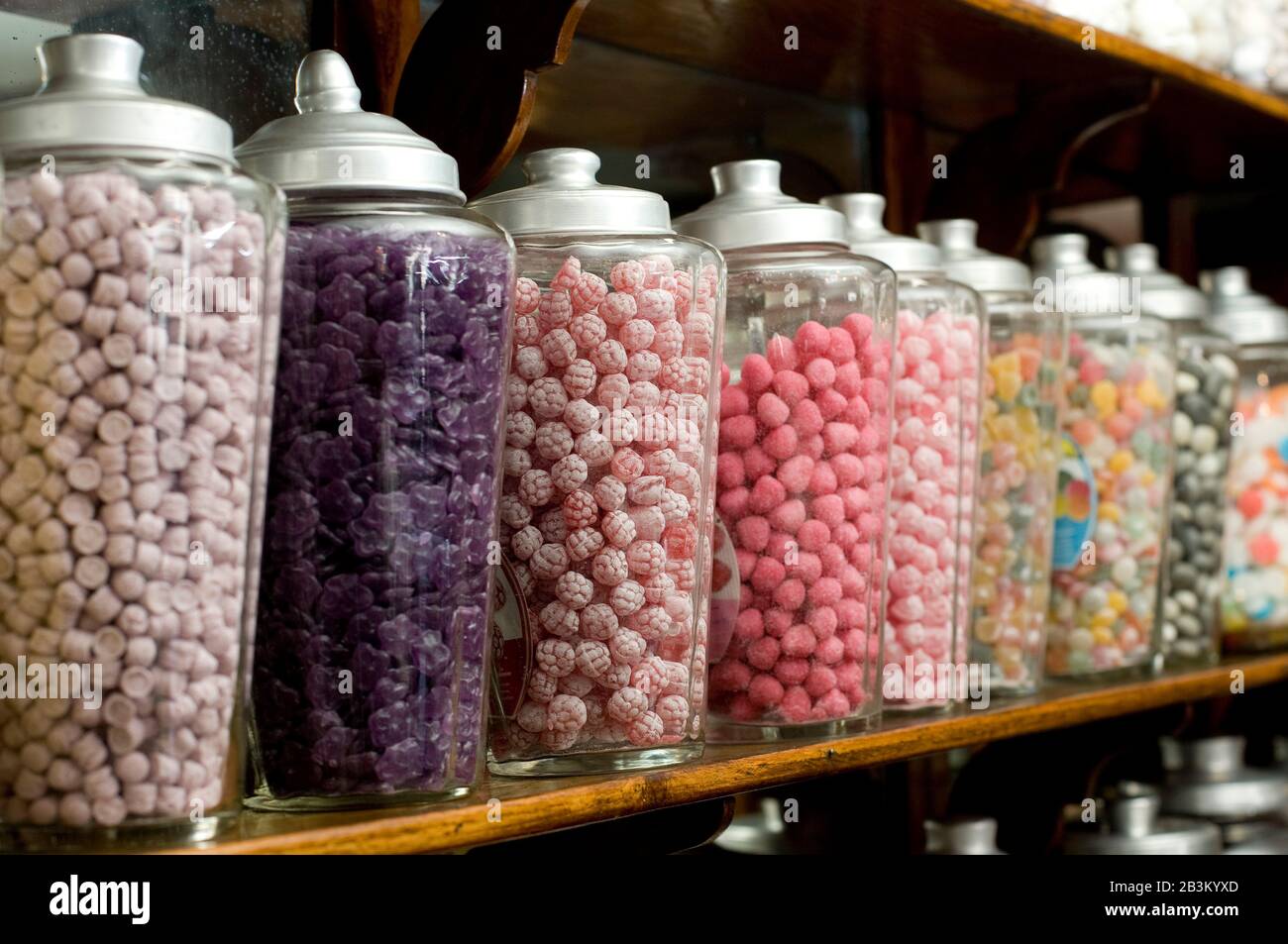 Sweet shop store line hi-res stock photography and images - Alamy