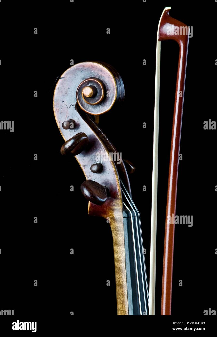 Brass violin hi-res stock photography and images - Alamy