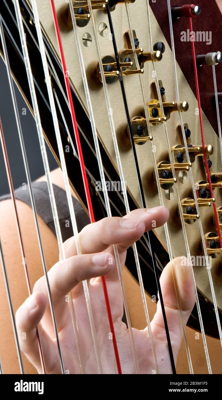Close harp hi-res stock photography and images - Alamy