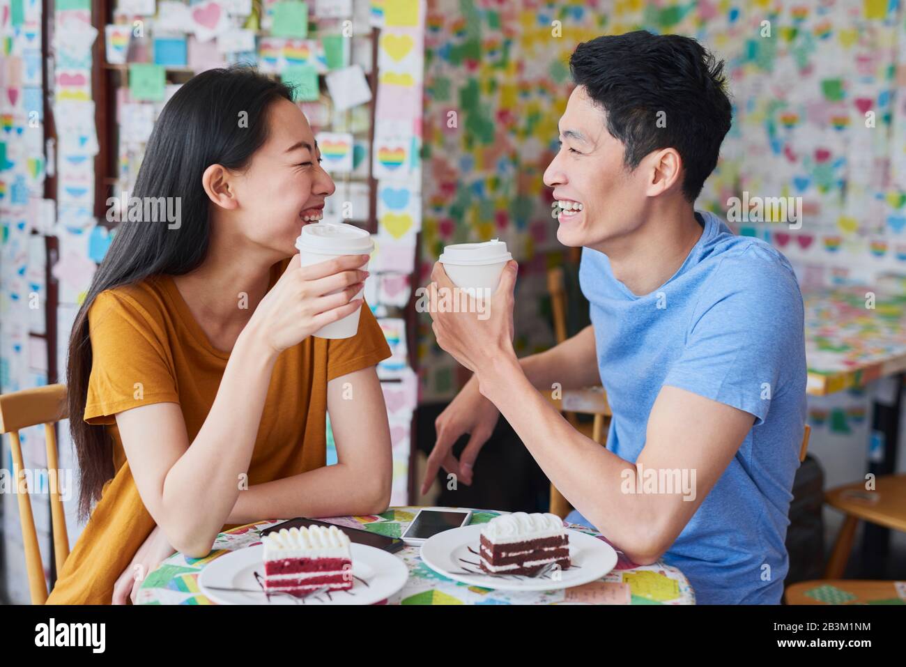 Cheerful couple have interesting discussion in a cafe Stock Photo - Alamy