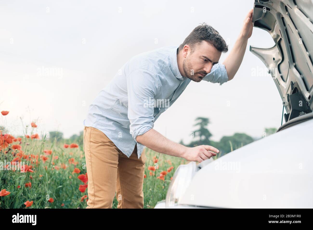 Car vehicle breakdown phone hi-res stock photography and images - Alamy