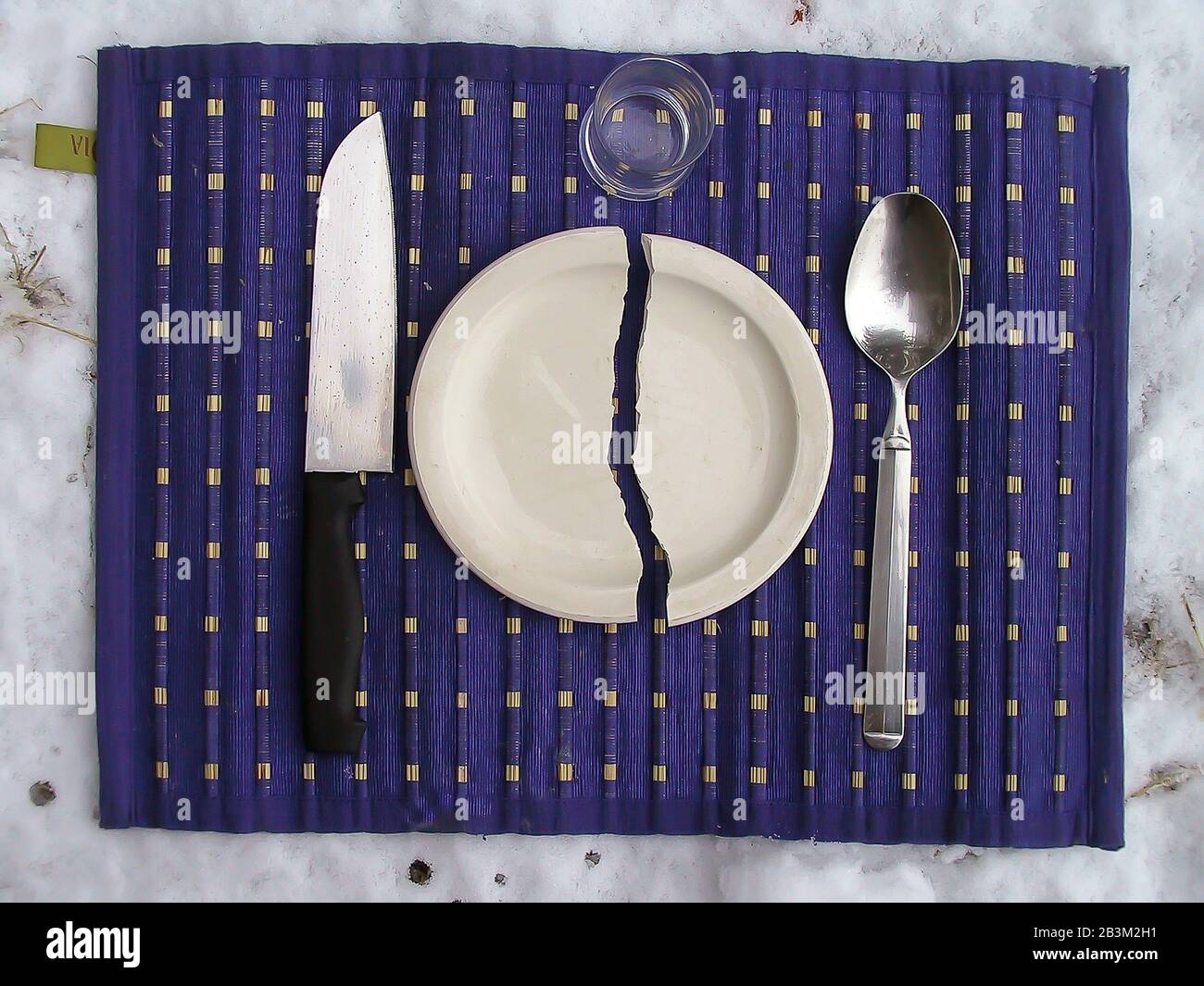 Broken tables hi-res stock photography and images - Alamy