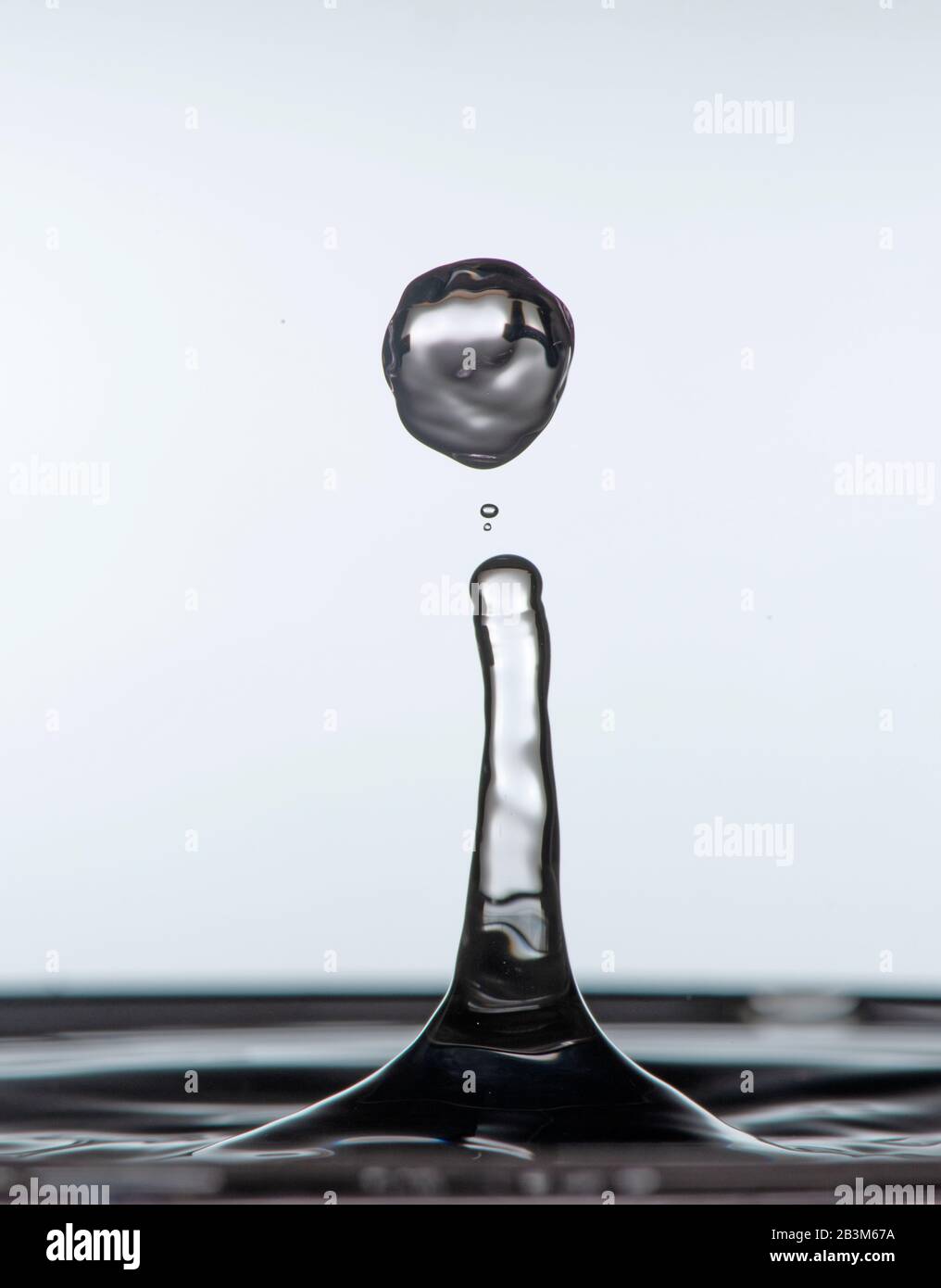 Water Splash. High speed flash Stock Photo - Alamy