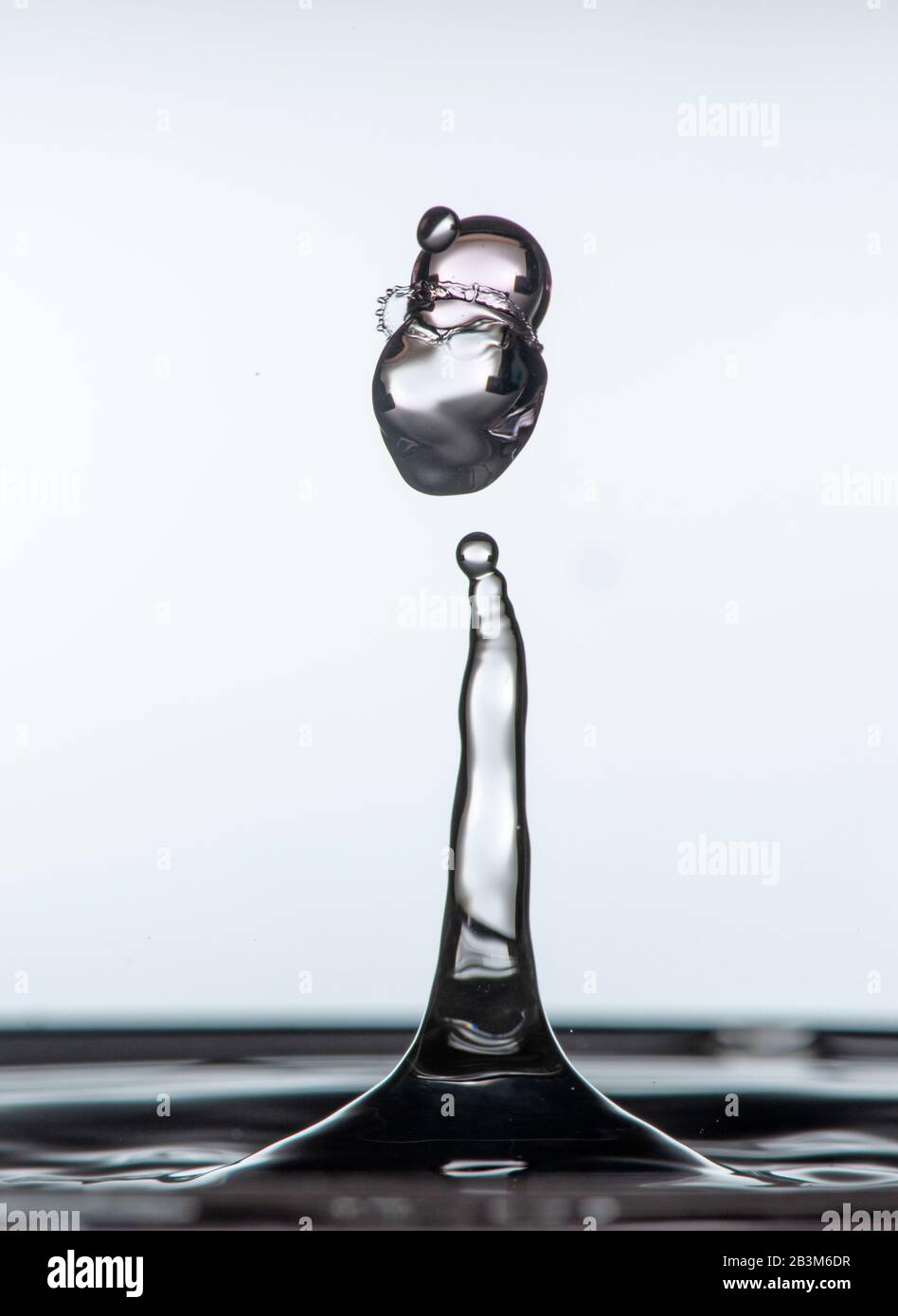 Water Splash. High speed flash Stock Photo - Alamy