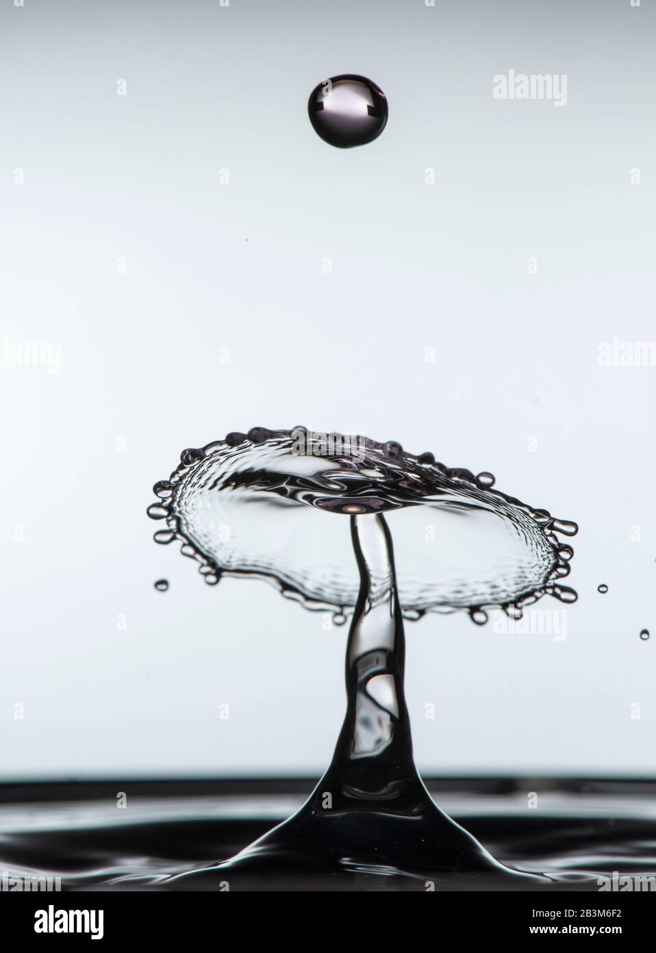 Water Splash. High speed flash Stock Photo - Alamy