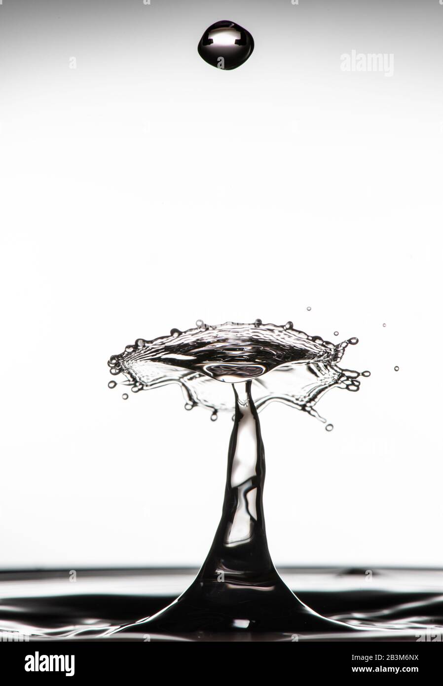 Water Splash. High speed flash Stock Photo - Alamy