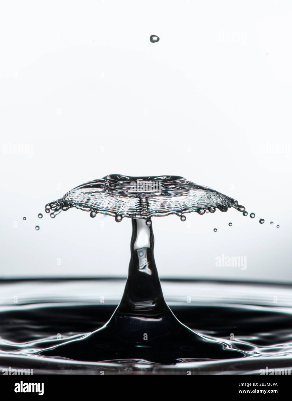 Water Splash. High speed flash Stock Photo - Alamy