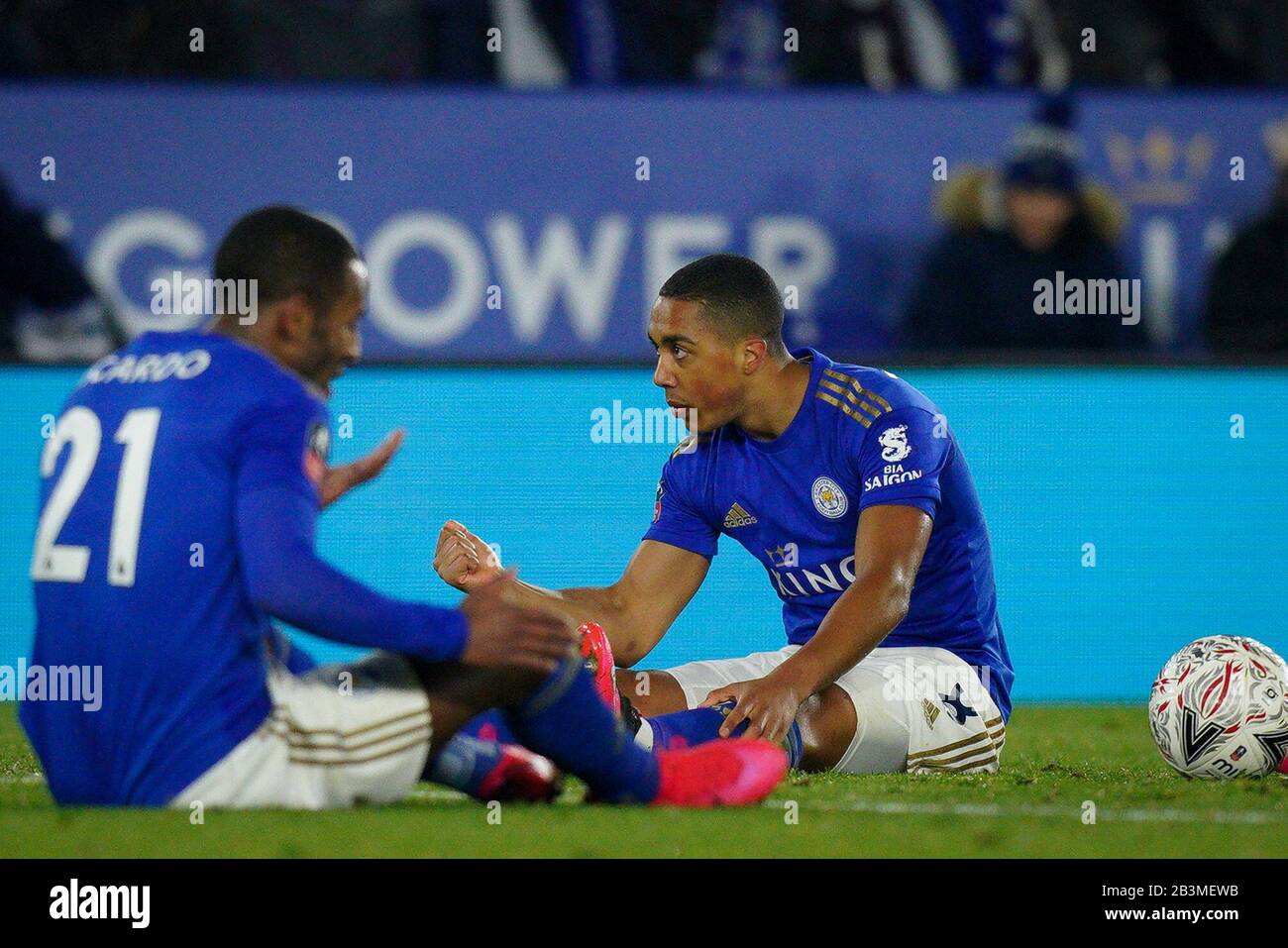 Tielemans fa cup trophy hi-res stock photography and images - Alamy