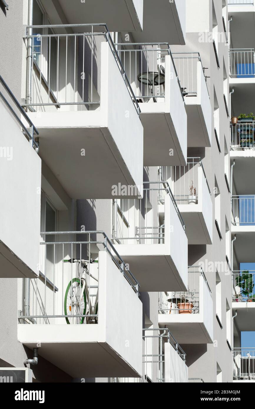 Modern monotonous residential building hi-res stock photography and ...