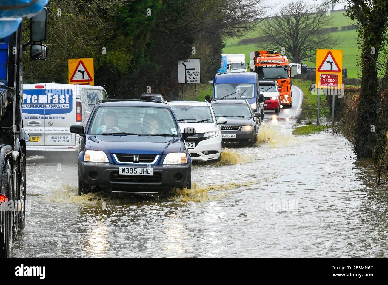 Winterbourne Abbas, Dorset, UK. 5th March 2020. UK Weather. Vehicles ...
