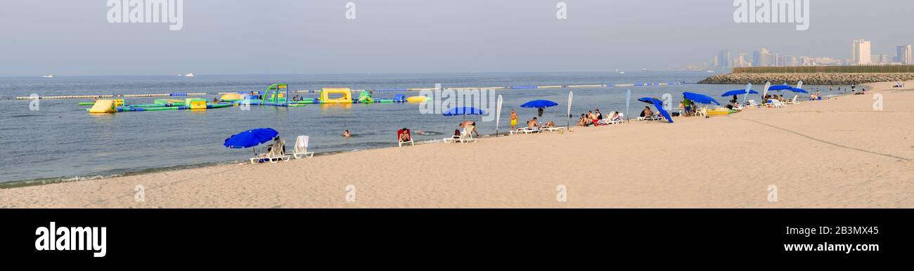 Kuwait beach swimming hi-res stock photography and images - Alamy
