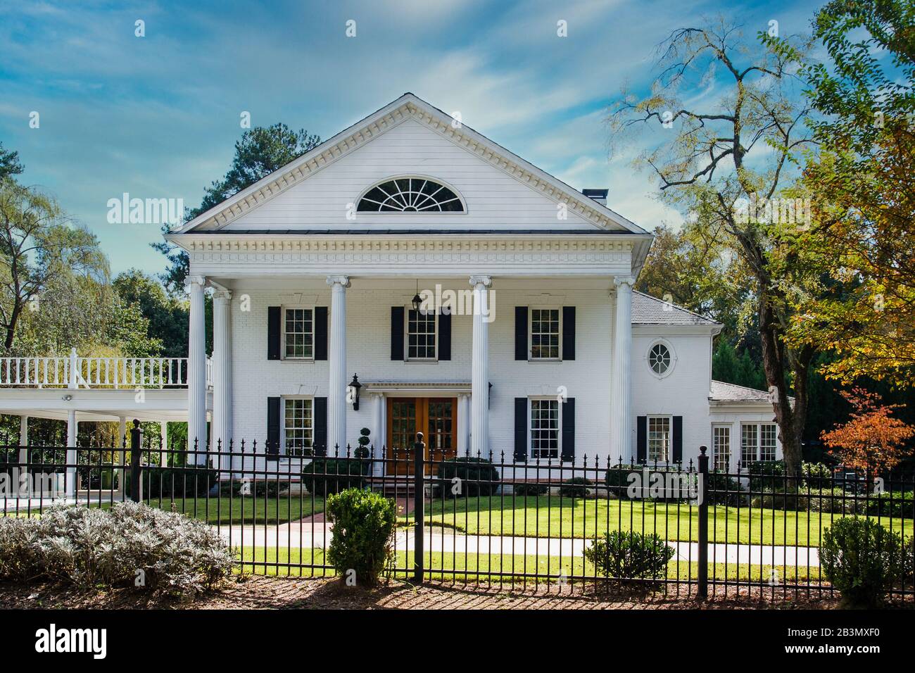Columned facade hi-res stock photography and images - Alamy
