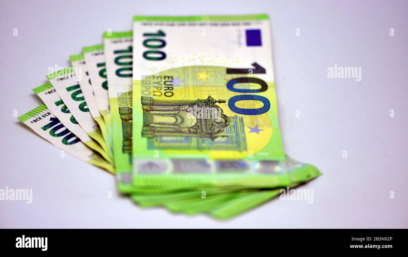 100 euro note hi-res stock photography and images - Alamy