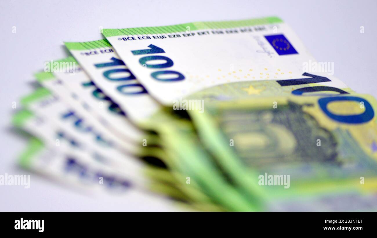100 euro note hi-res stock photography and images - Alamy