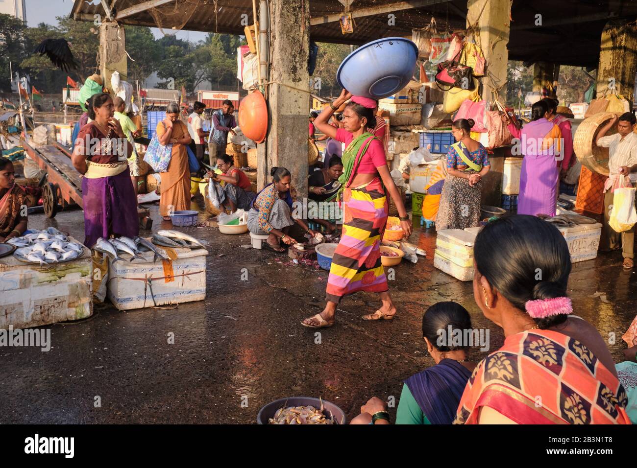 Harbor fish market hi-res stock photography and images - Alamy