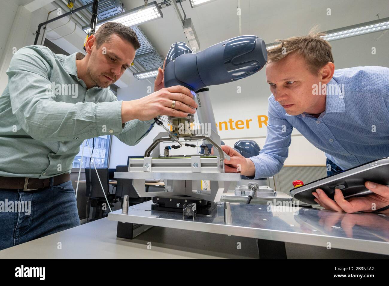27 February 2020, Bavaria, Regensburg: Continental employees test the ...