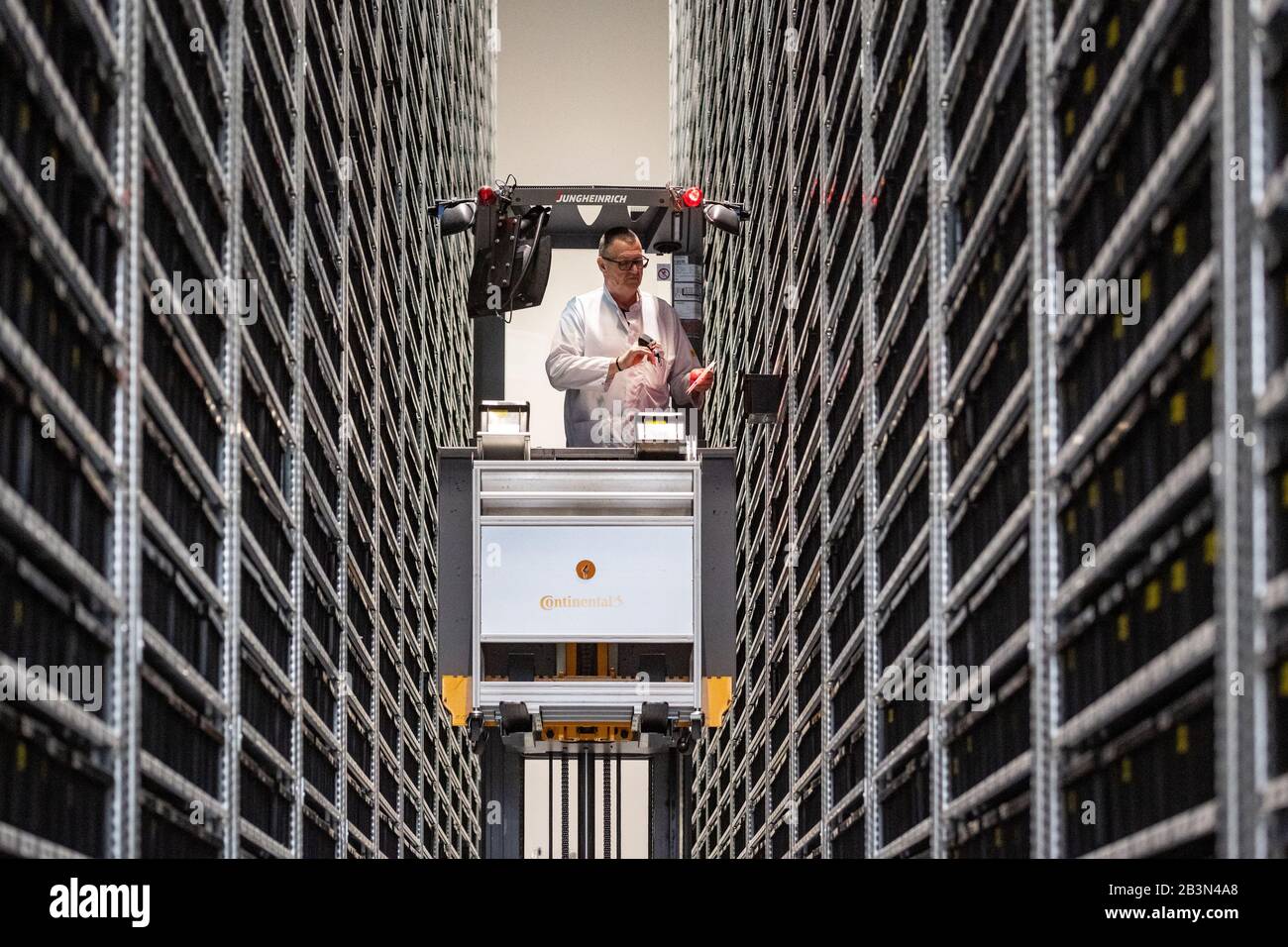 Continental manufacturing plant hi-res stock photography and images - Alamy