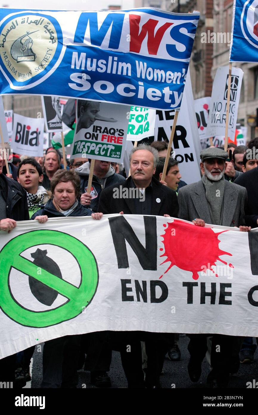 Iraq war 2004 hi-res stock photography and images - Alamy