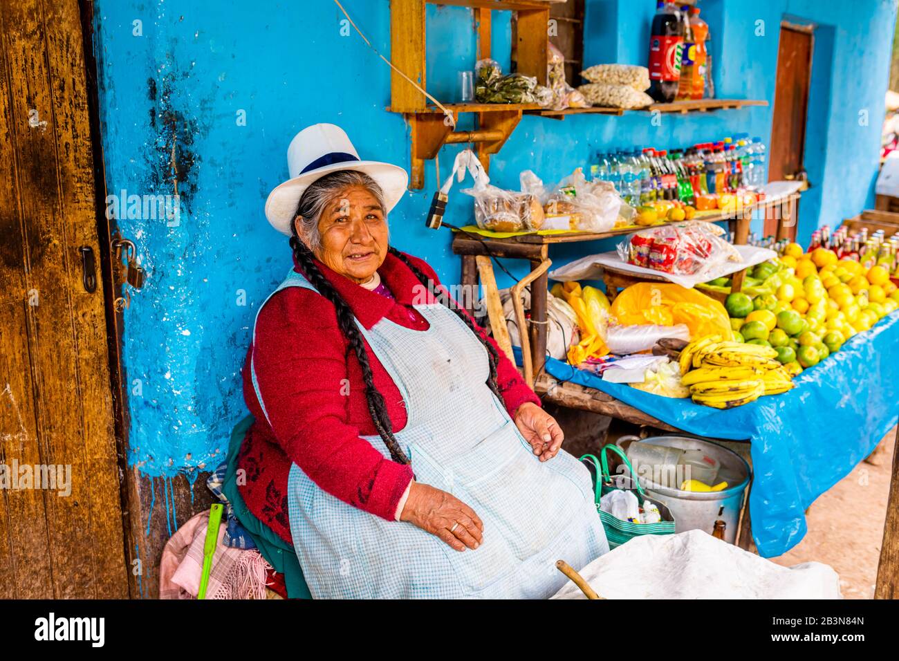 Quechua woman in the market of Pisac, Sacred Valley, Peru, South ...