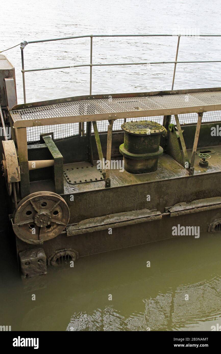 Moveable water lock barrier at River Thames Stock Photo - Alamy