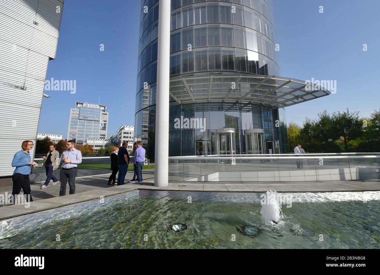 Springbrunnen opernplatz hi-res stock photography and images - Alamy