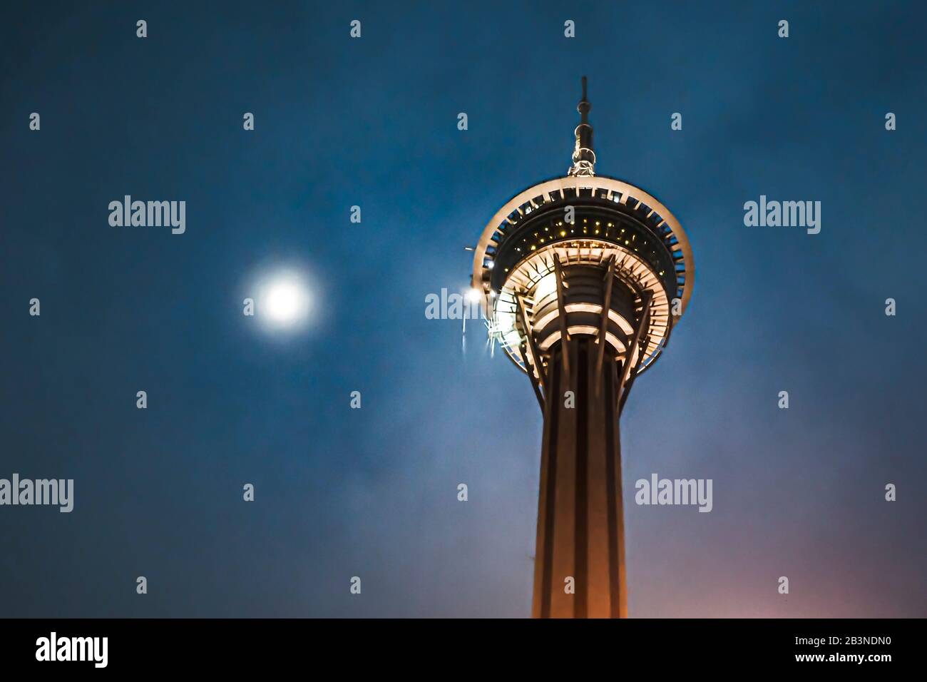 Night View of Macau Tower in Twilight Time Macau Tower Convention and ...