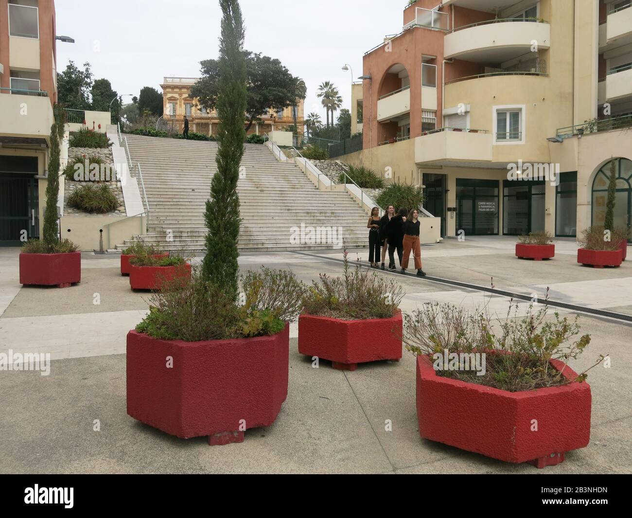Girls line up hi-res stock photography and images - Alamy