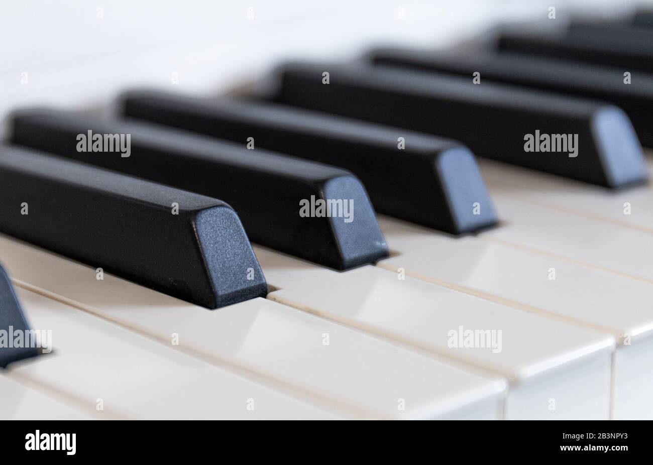 piano or organ keyboard showing white and black notes Stock Photo - Alamy