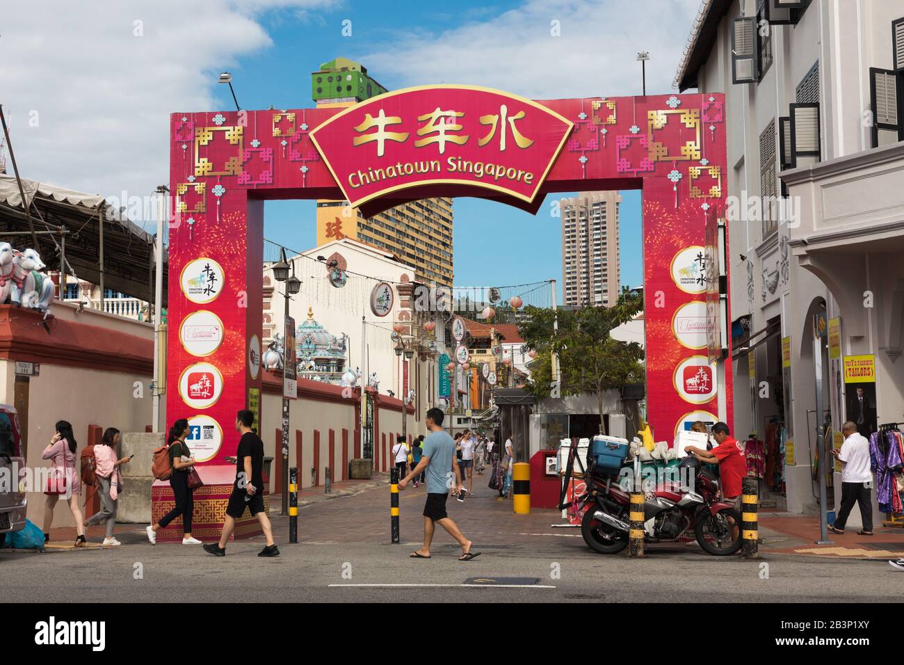 Entrance gate, Chinatown, Singapore Stock Photo - Alamy