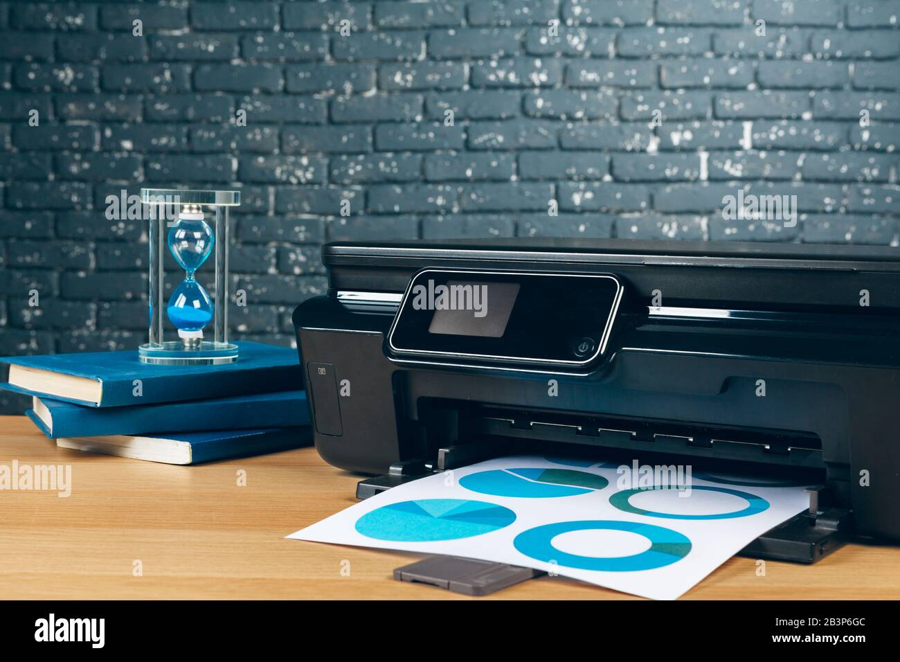 Screen computer classroom paper hi-res stock photography and images - Alamy