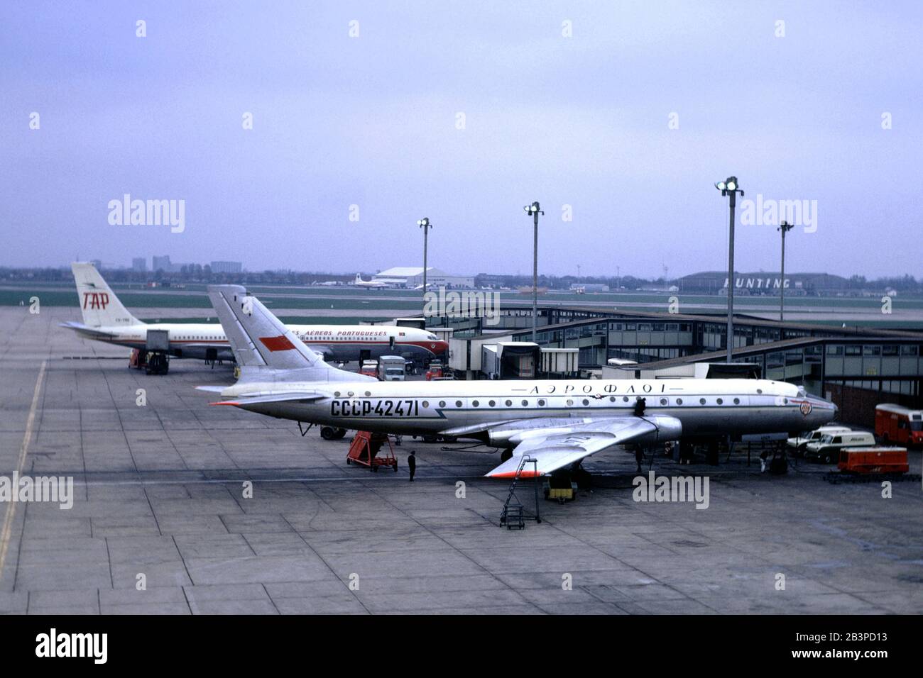 Heathrow airport 1970s hi-res stock photography and images - Alamy