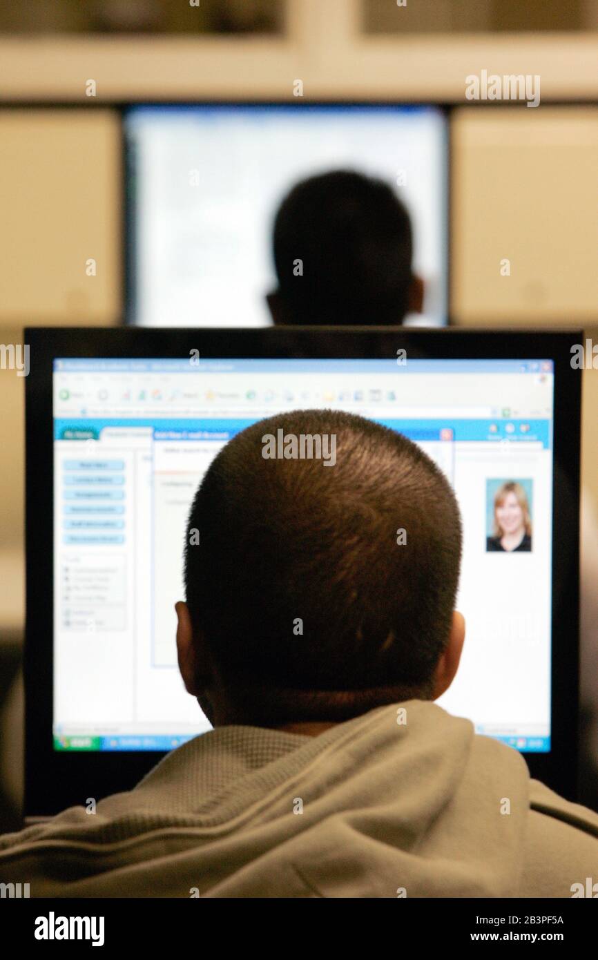 Uk university students computers hi-res stock photography and images ...