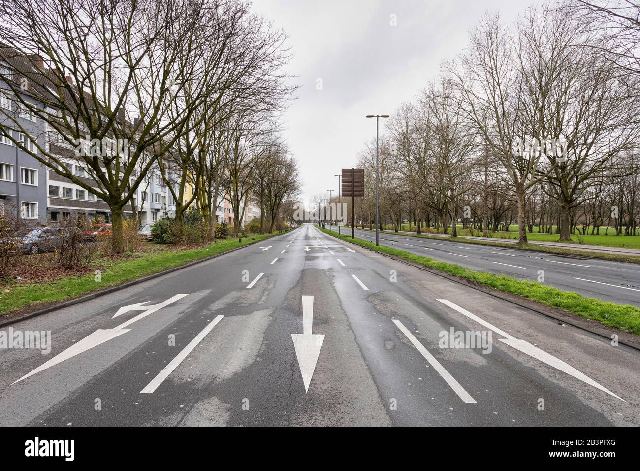 Road subsidence hi-res stock photography and images - Alamy