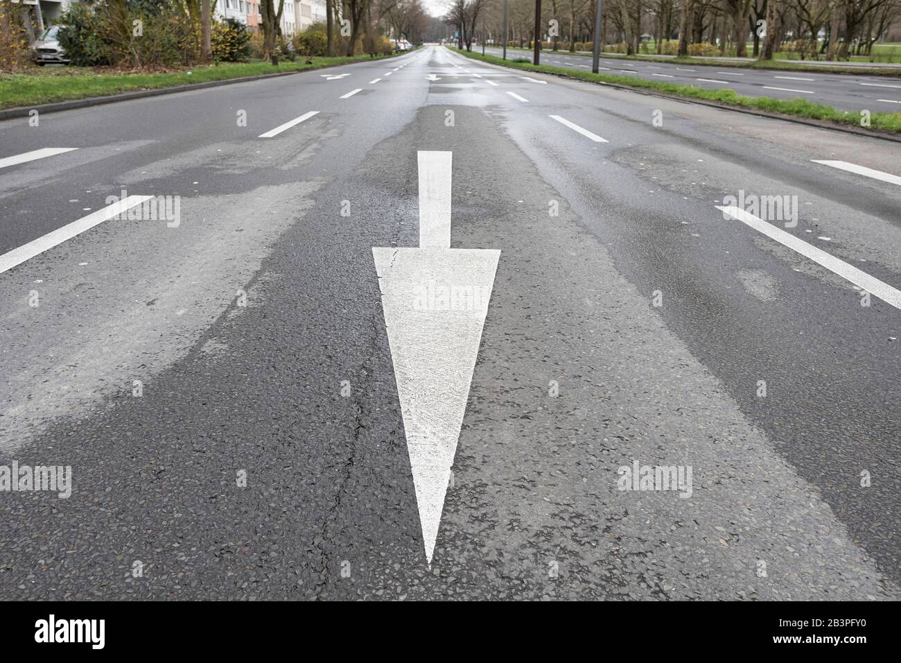 Road subsidence hi-res stock photography and images - Alamy