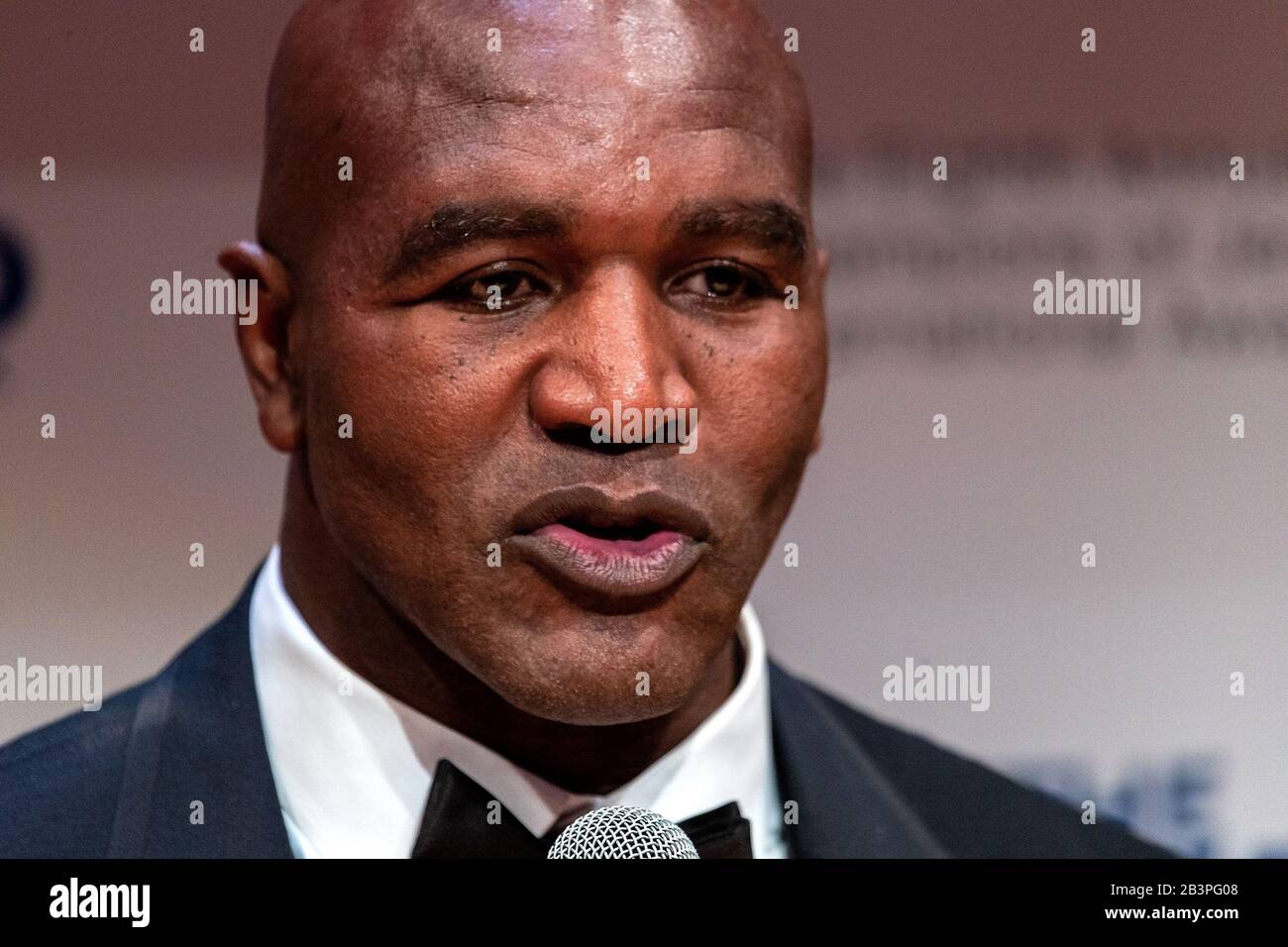 Evander Holifield High Resolution Stock Photography and Images - Alamy