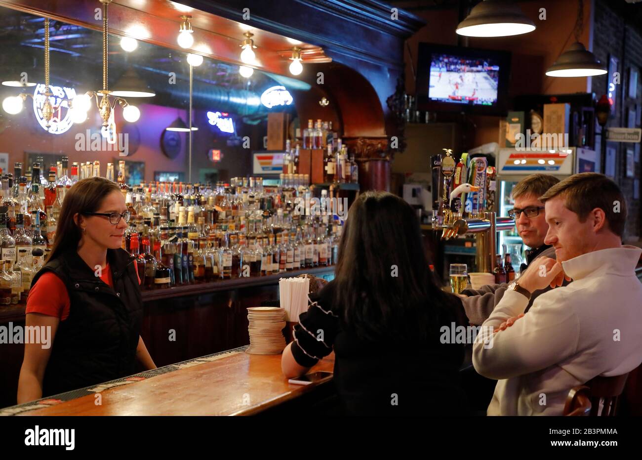 Historic bar customers bartender hi-res stock photography and images ...